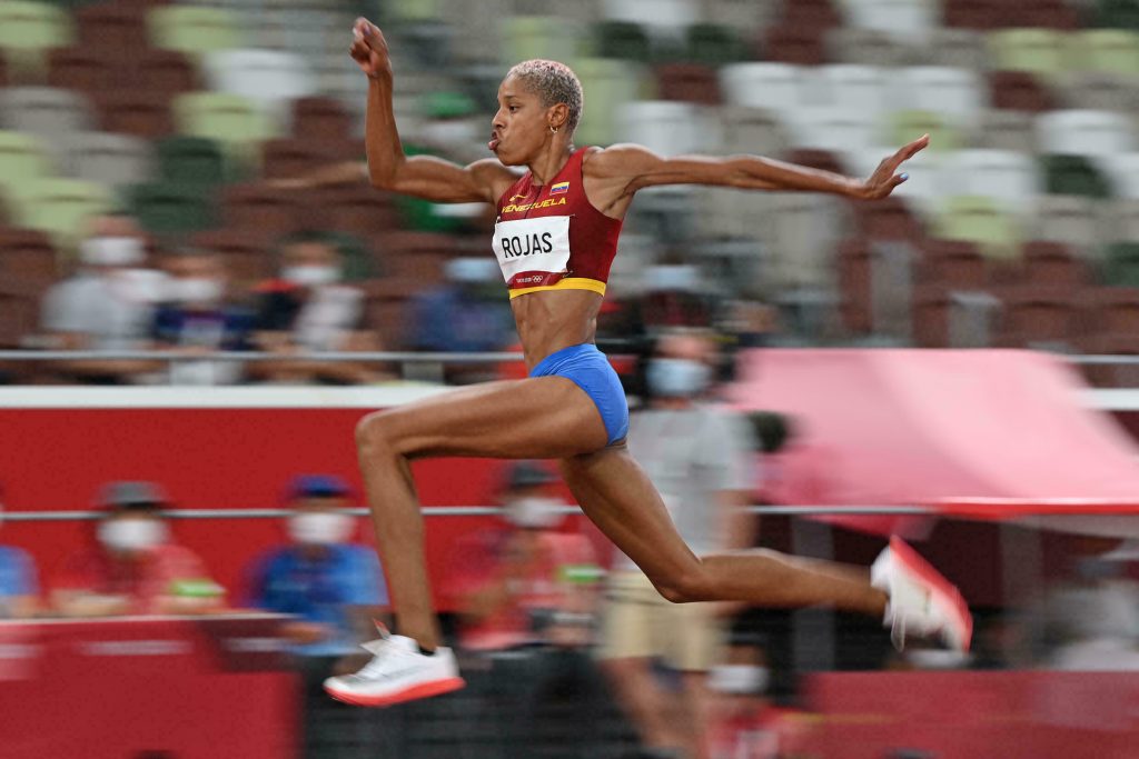 Rojas smashes world triple jump record with 15.67m in Tokyo - Runner's ...